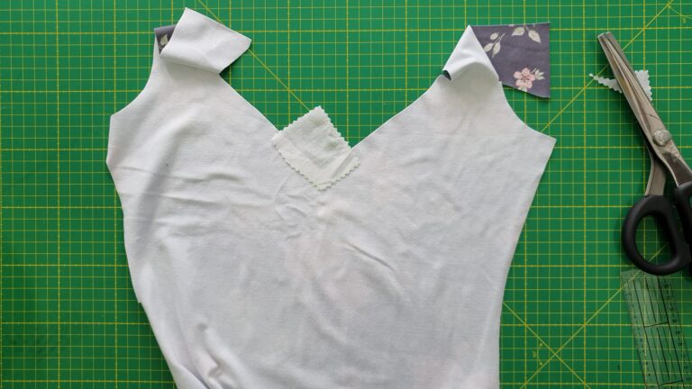 How to Sew a V Neck - Pattern Niche