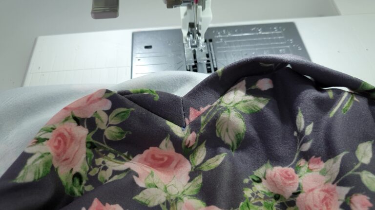 How to Sew a V Neck - Pattern Niche