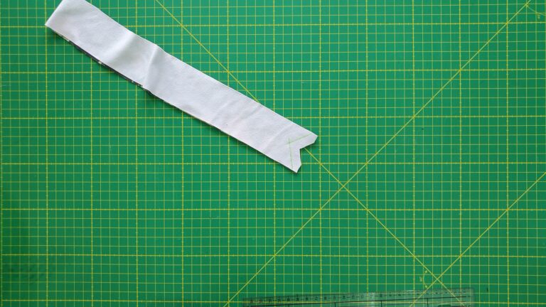 How to Sew a V Neck - Pattern Niche
