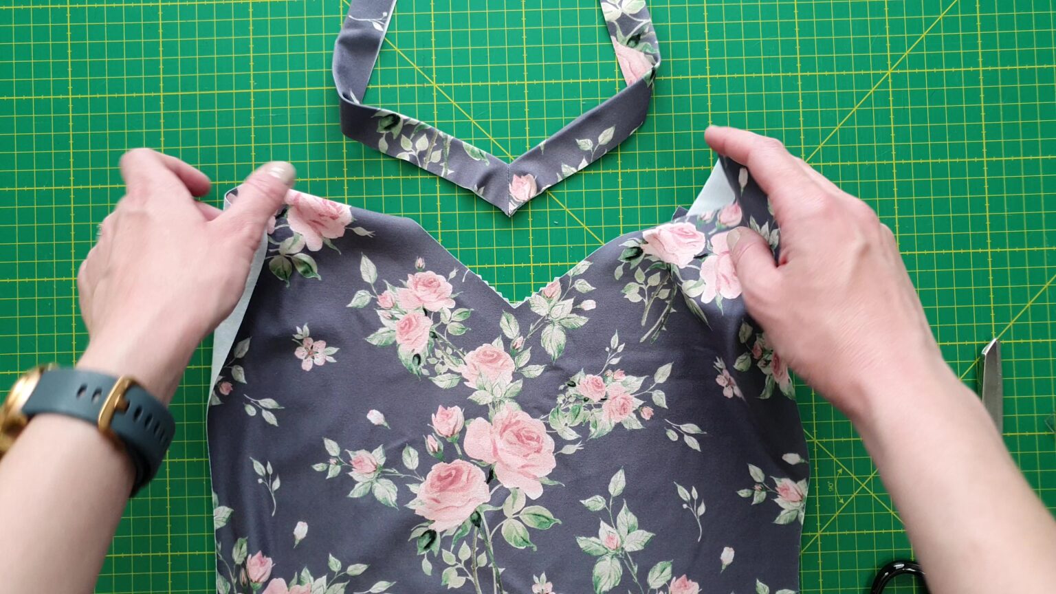 How to Sew a V Neck - Pattern Niche