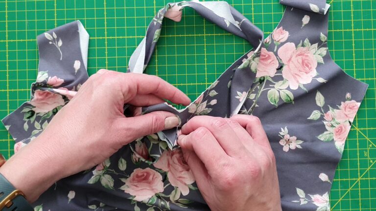 How to Sew a V Neck - Pattern Niche