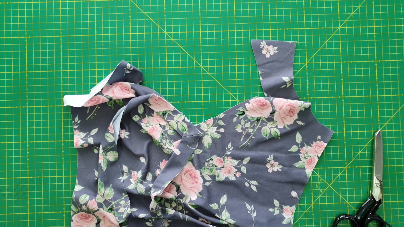 How to Sew a V Neck - Pattern Niche