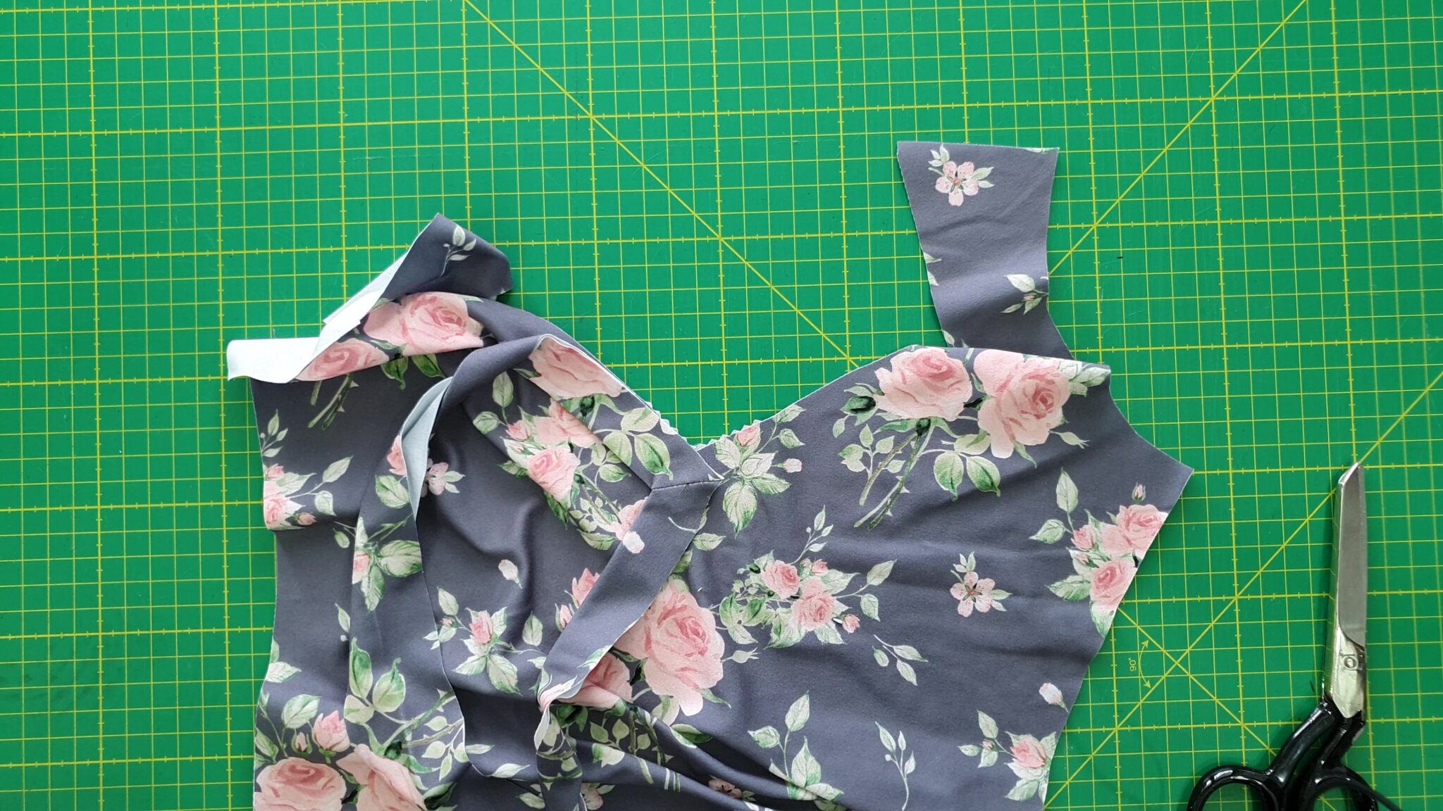 How to Sew a V Neck - Pattern Niche