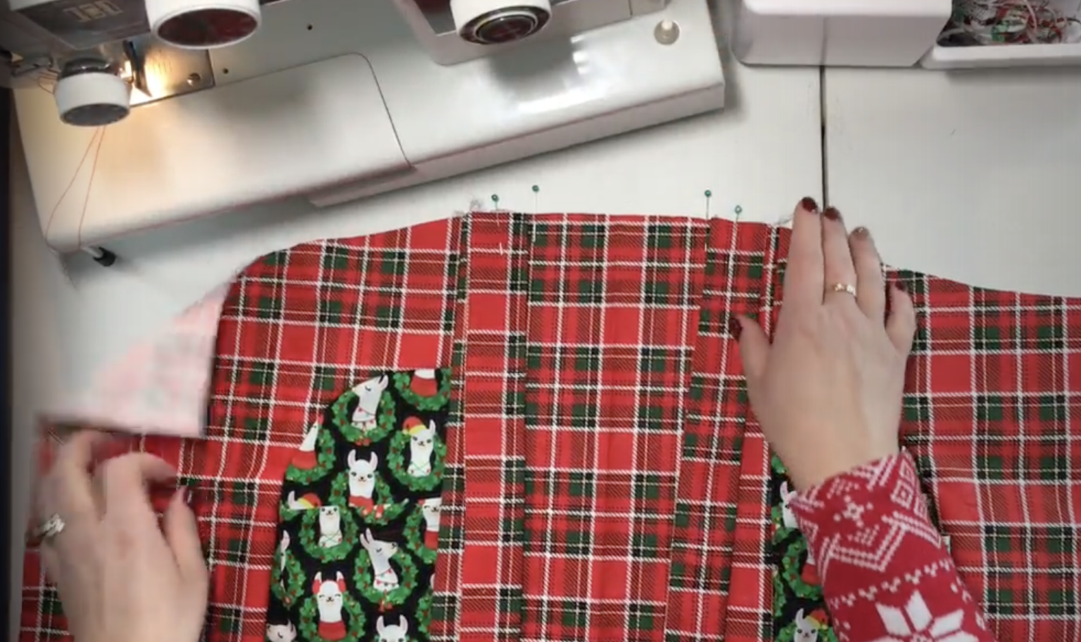 Apron Pattern-Christmas Freebie - Pattern Niche